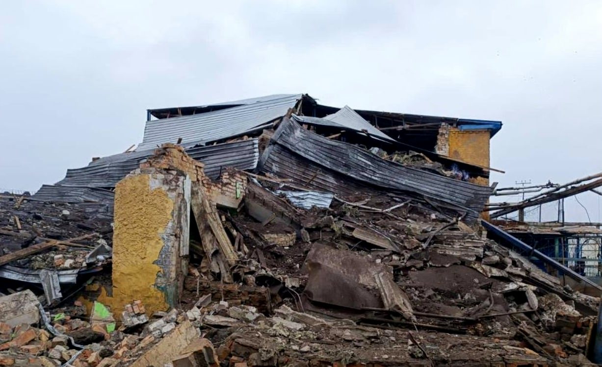 Обстріл Вільнянська під завалами будинку знайшли вже девятьох загиблих Новости Section Ukr Net